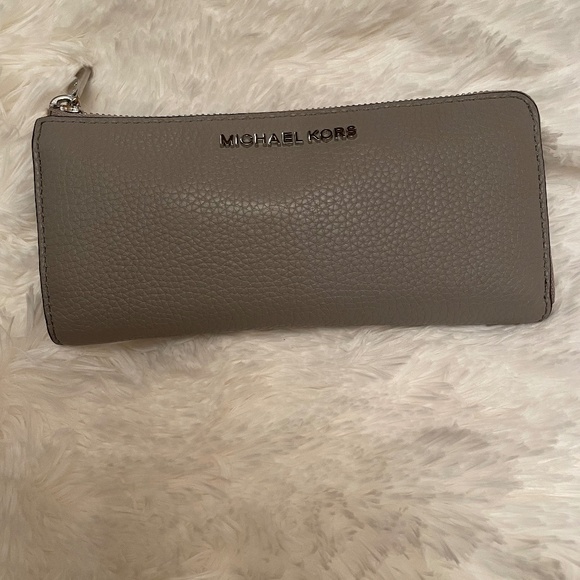 Coach Grey Wallet | Bags | Coach Grey Wallet With Card Slots Inside And ...